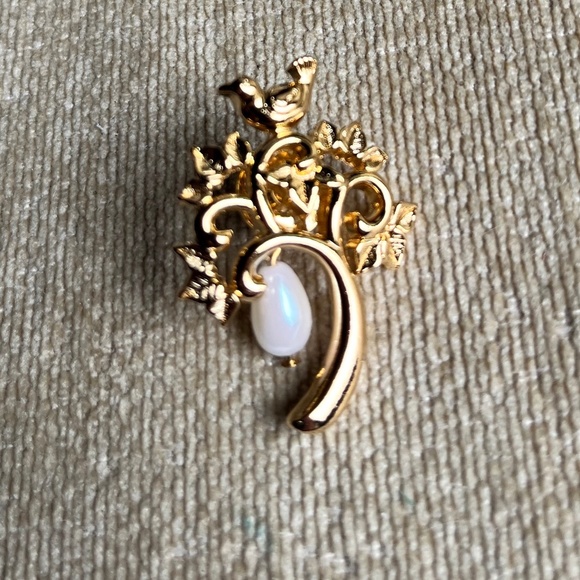 Avon | Jewelry | Vintage 99 Avon The First Day Of Christmas Pin | Poshmark